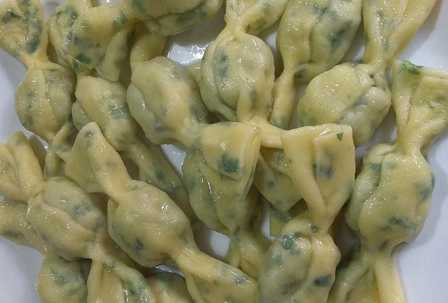 Ricetta Caramelle di pasta ripiena con ricotta e spinaci